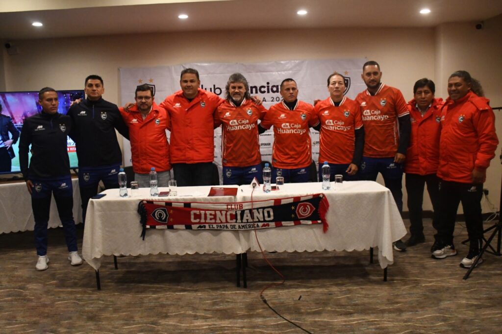 Cienciano presentó a su comando técnico para la temporada 2023 « Cusco en Portada